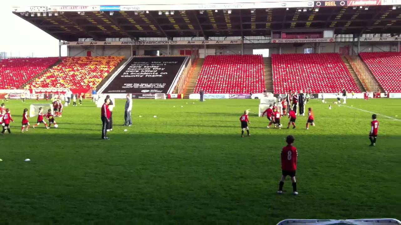 Portlethen Primary School Football - Pittodrie - 07-05-2013 - YouTube