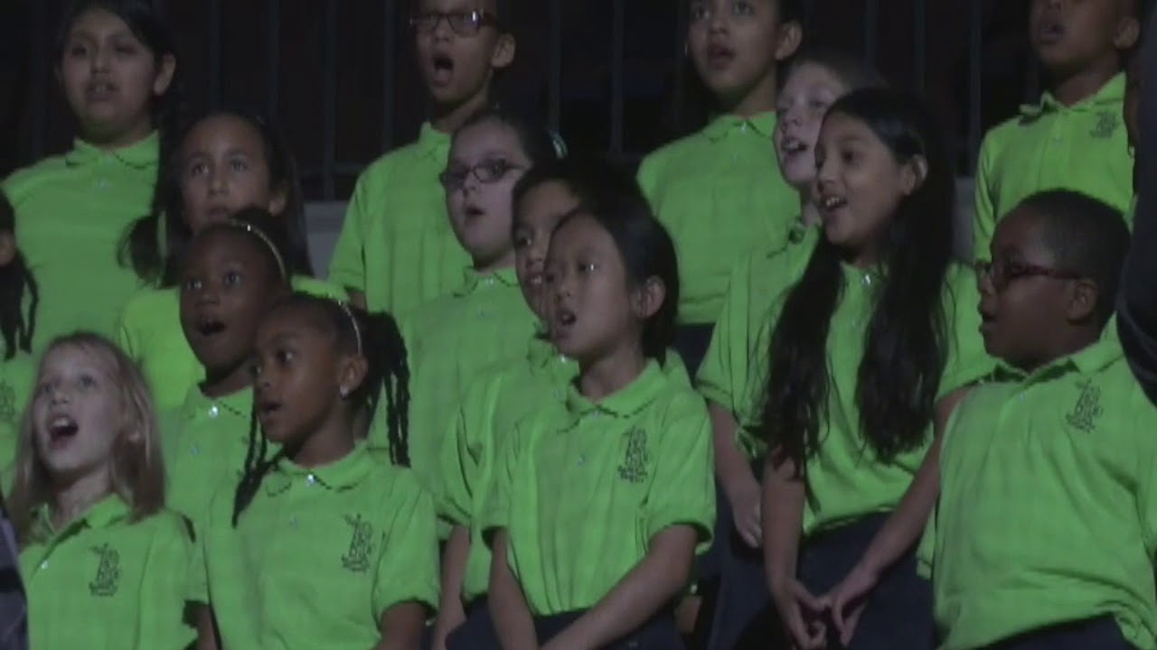 Benefield Elementary Performering Oh, Canada 11/3/17 - YouTube