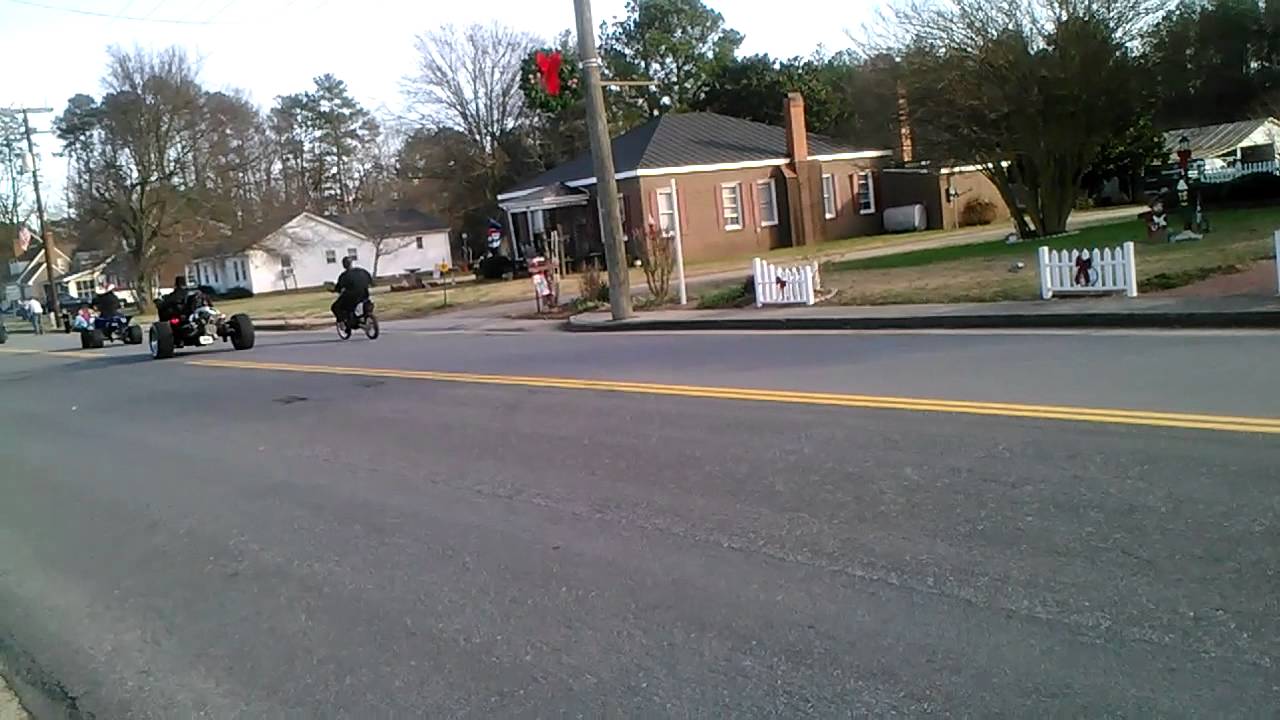 dirtbikes an atvs in christmas parade - YouTube