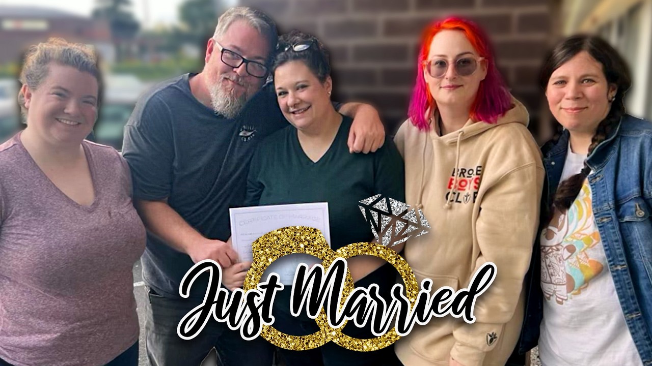 Gamer Couple Gets MARRIED at a Video Game Store! - YouTube