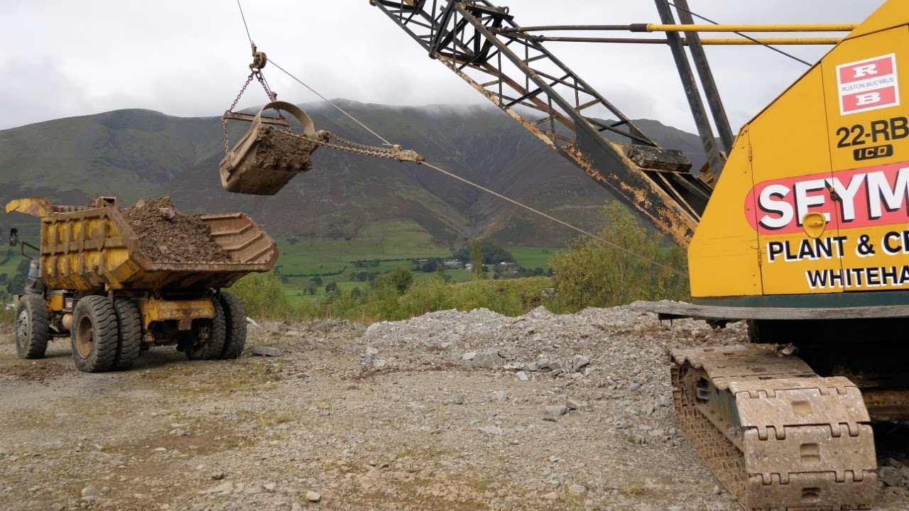 22-RB dragline loading foden dump truck - YouTube