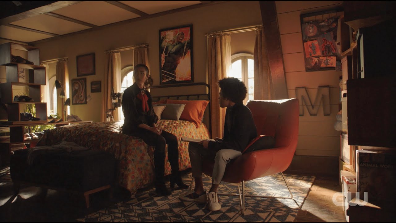 Legacies 3x03 Alyssa tells MG about the new monster - YouTube