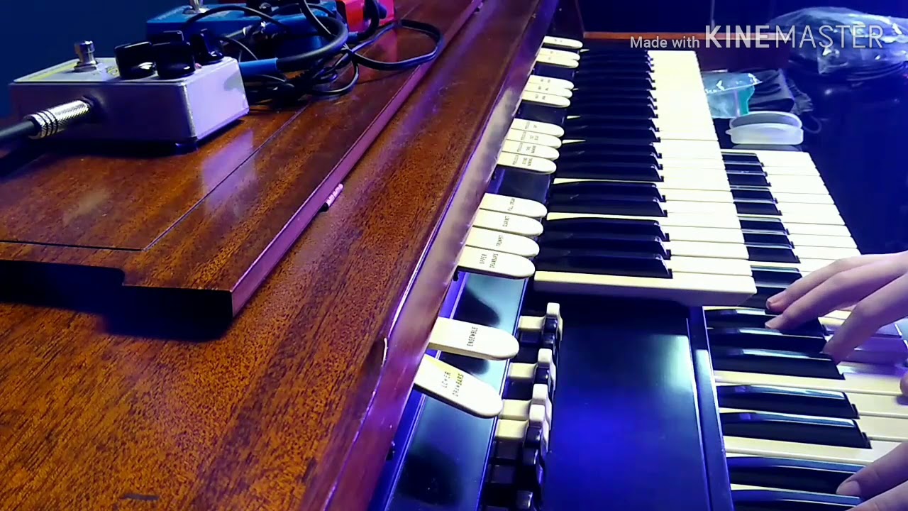 Hammond L-102 with Leslie 910 Cabinet at band rehearsal - YouTube