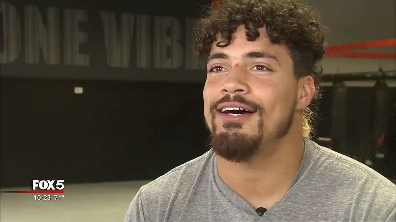 Falcons linebacker Duke Riley training with MMA title holder - YouTube