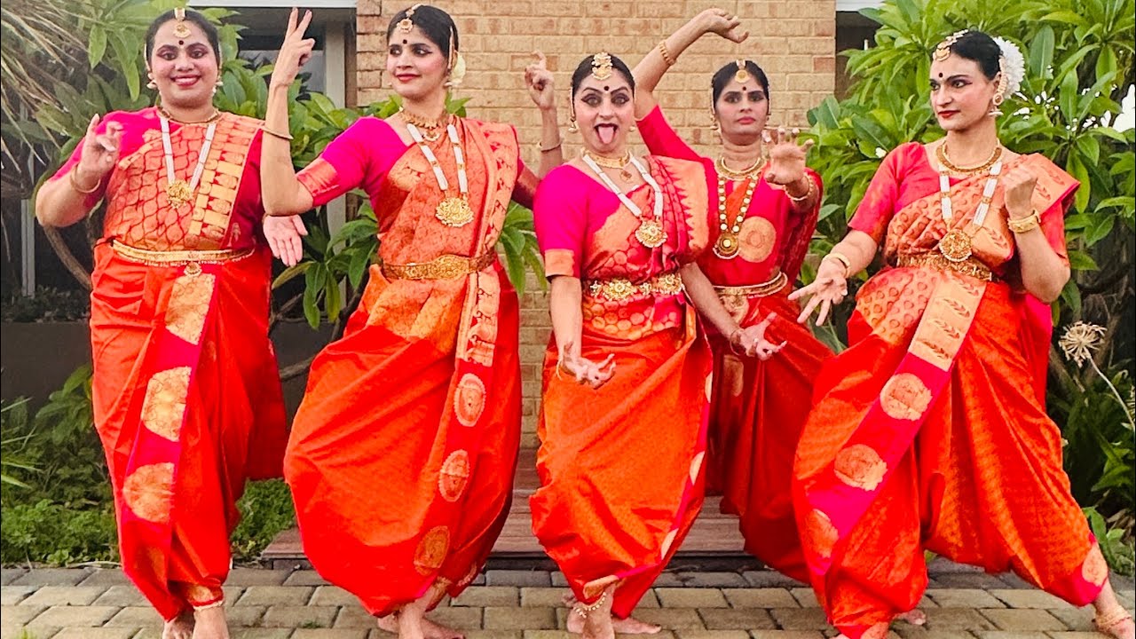 Urvashi semi classical instrumental x Udurajamukhi | Devi dance - YouTube