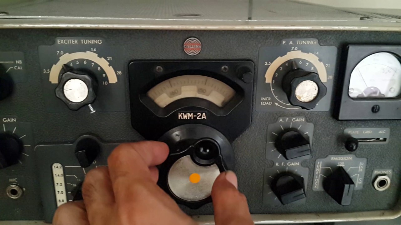 Collins KWM-2A + Control VFO 312B-5 - YouTube