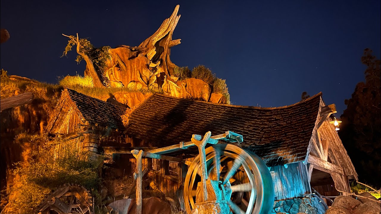 Splash Mountain Full Experience at Night Disneyland POV - December 10 ...