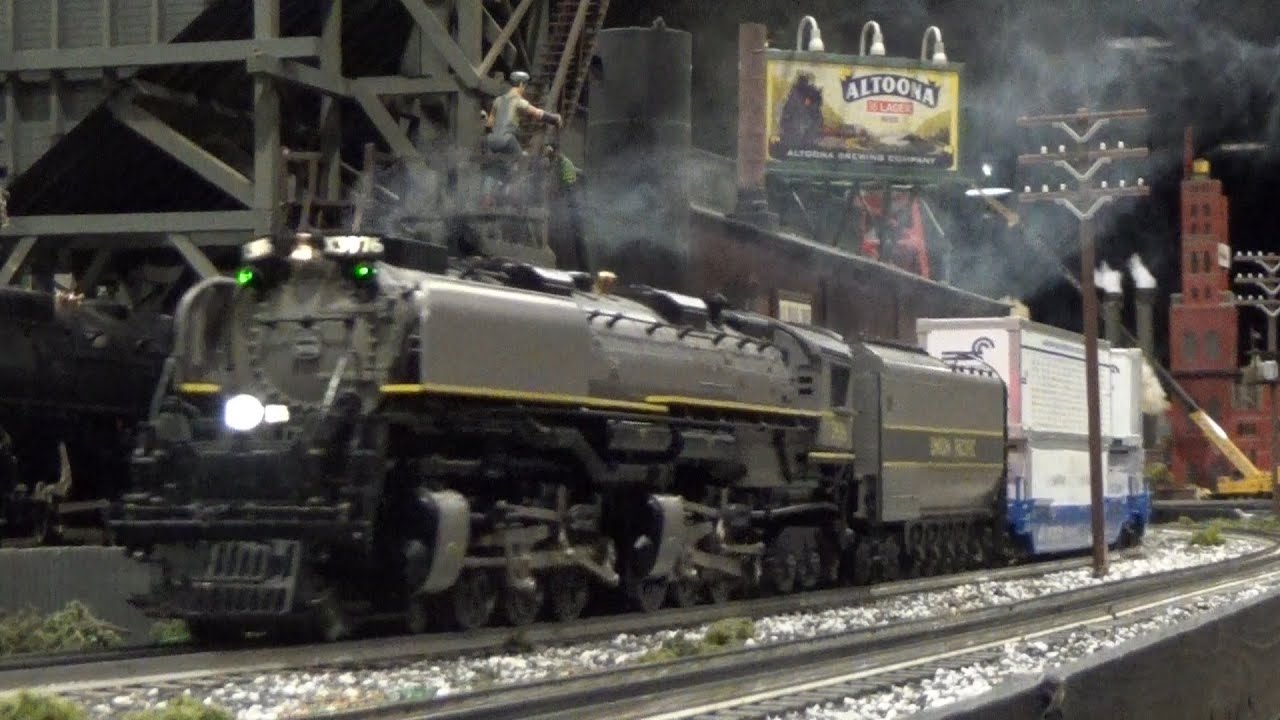 Lionel Vision Line UP Greyhound 4-6-6-4 Challenger #3976 pulling ...