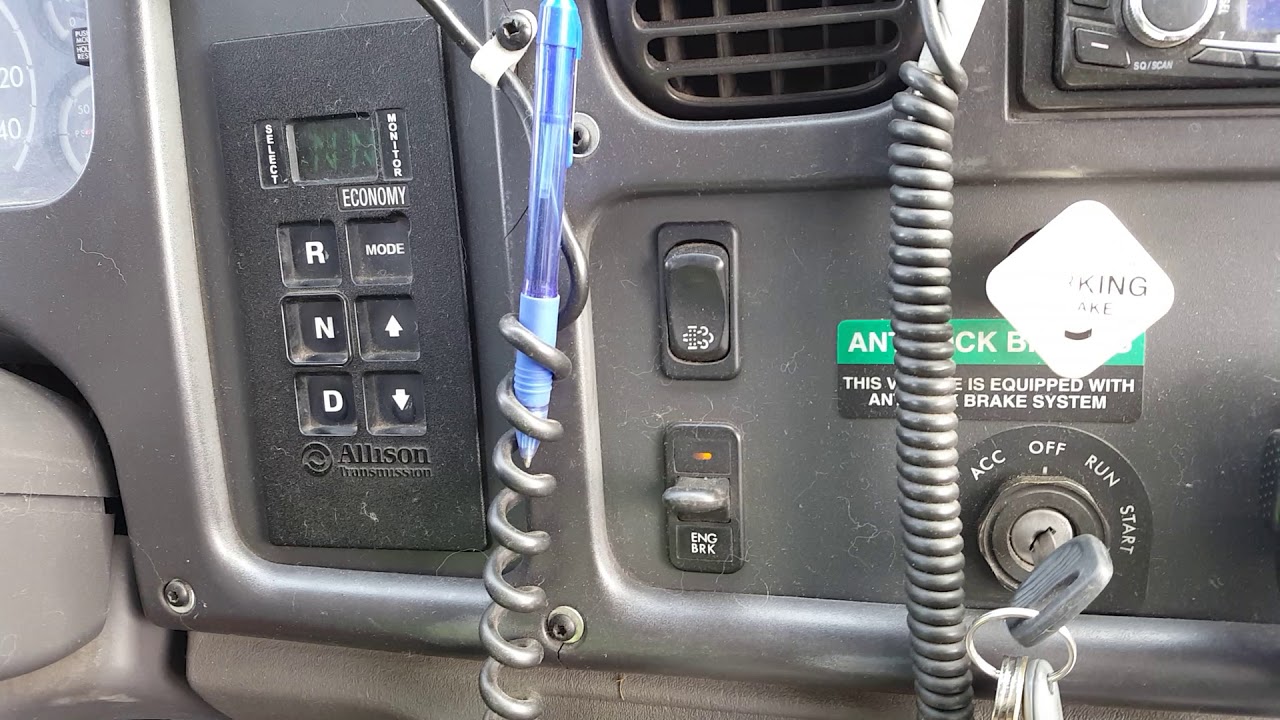 Thomas C2 School Bus Mercedes MBE 900 Parked Regen - YouTube