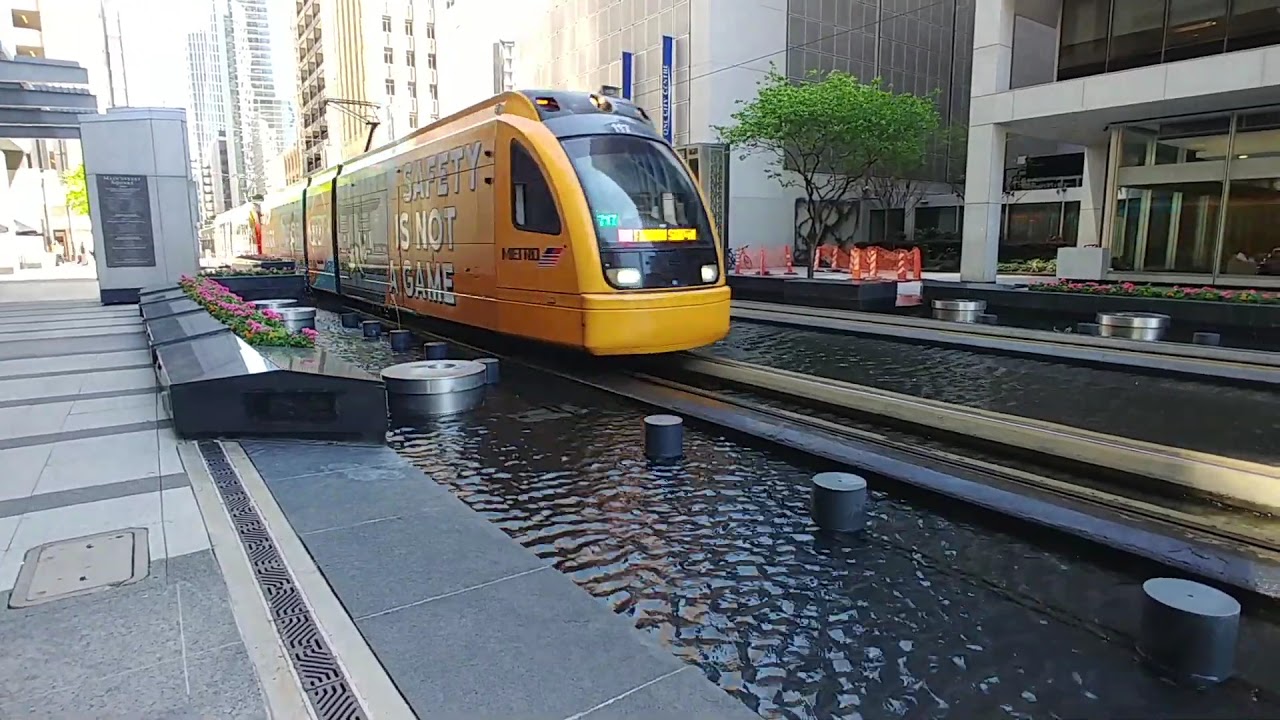METRO ad wrapped Siemens train - YouTube