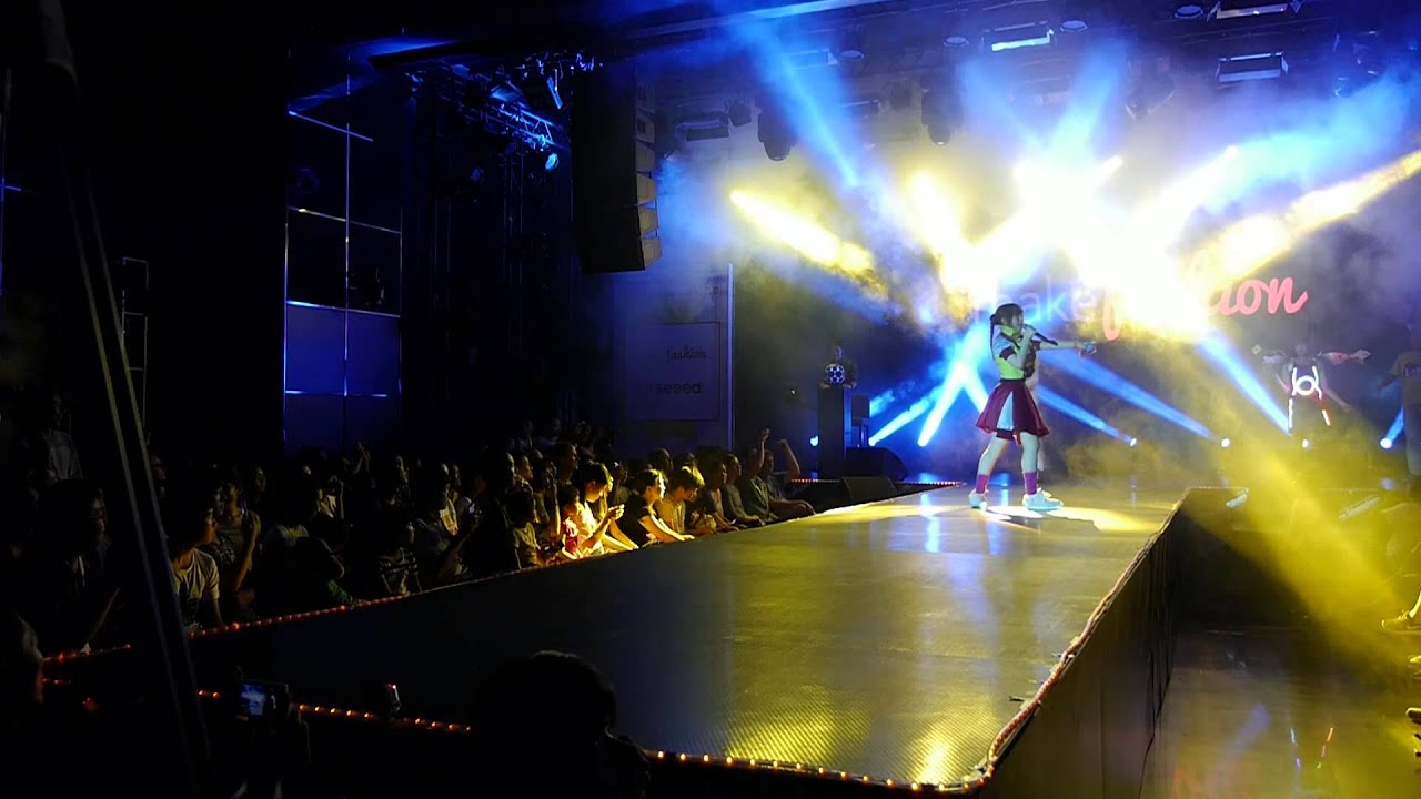 TORIENA On Stage Make Fashion Show MakerFaire Shenzhen 2015 - YouTube