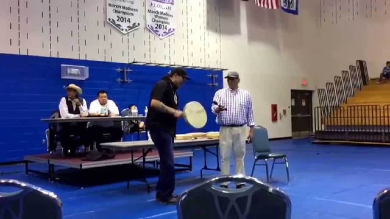 Jason Kingbird at Maaniowasi Round Dance 2015 (tie breaker song) - YouTube