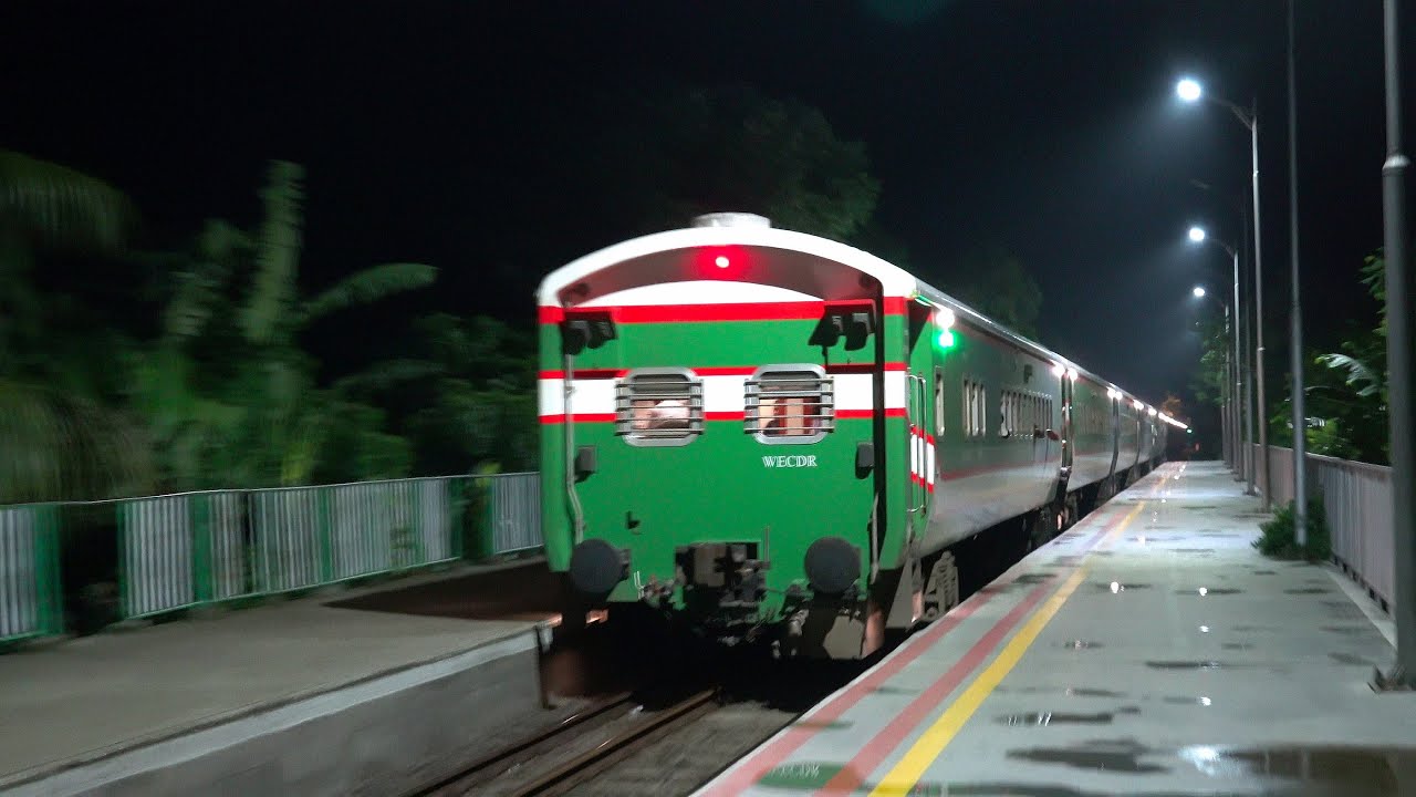 Sundarban Express Train Arriving & Departing from Boral Bridge Railway ...