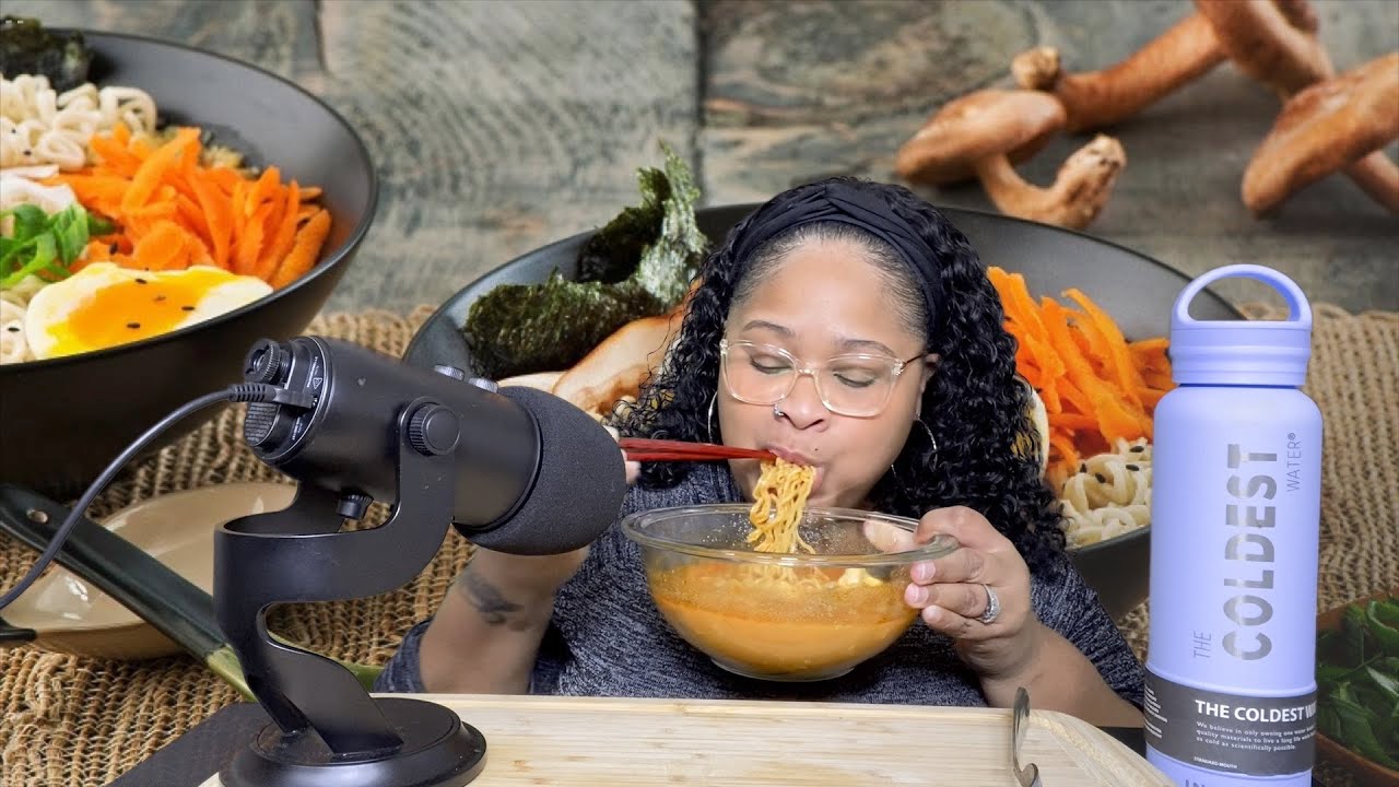 EATING MY FAVORITE RAMEN WITH MAGNIFIED SOUND MUKBANG - YouTube