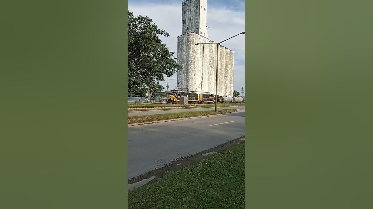 SKOL Railroad With 10 Tank Cars - YouTube