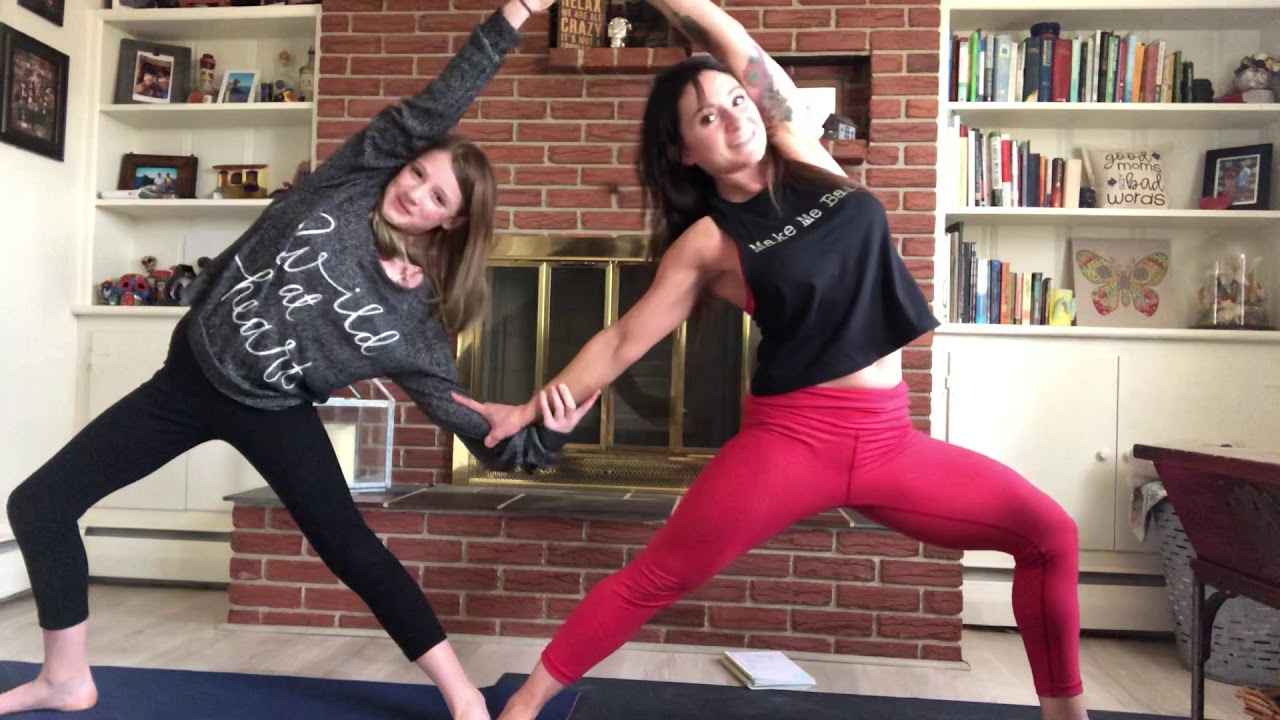 Mom & MAC do partner yoga - YouTube