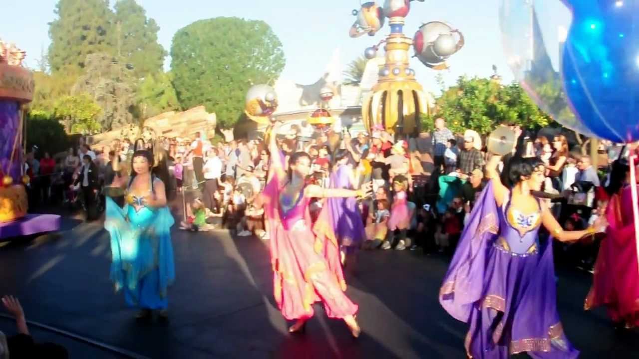 Disney Parade - Aladdin 2013 - YouTube
