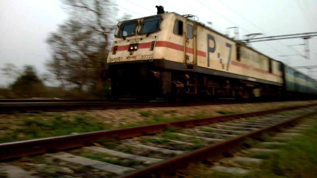 GZB WAP7 #30222 with "P\7" graphics tears the track with PASCHIM ...