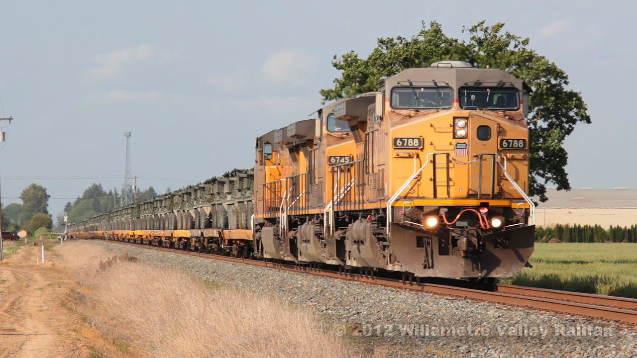 Union Pacific 6788 leads military transport train SPTYR-17 Salem ...