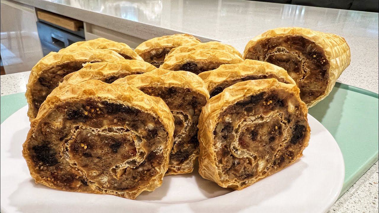 Oblanda Rolat sa Suvim Vocem | Waffle Roll with Dry Fruits - YouTube