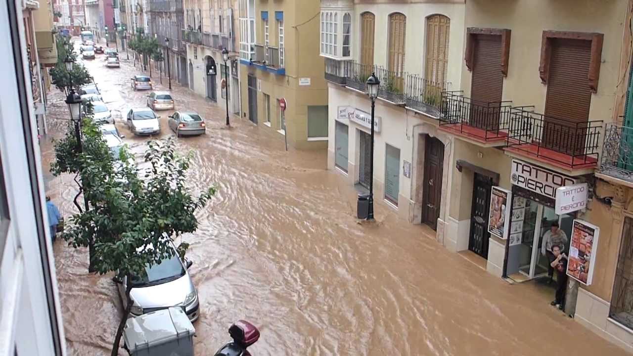 Inundación en Calle Victoria (Málaga, 17/11/2012) - YouTube