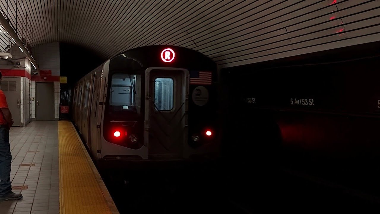 MTA: r160 R train at 5 Av/53 St (conductor didn't do the annoucement ...