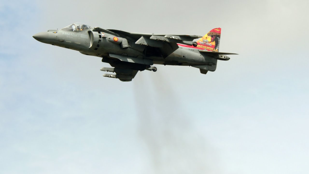 Spanish Navy EAV-8B Matador II+ Harrier solo display - RIAT 2024 - YouTube