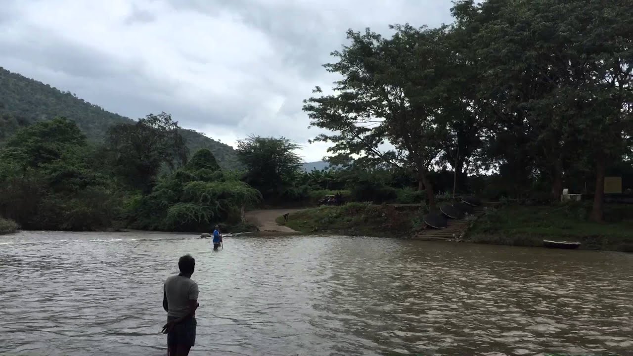 Thengumarahada mayar river crossing in Willys jeep 6/12/2015 - YouTube
