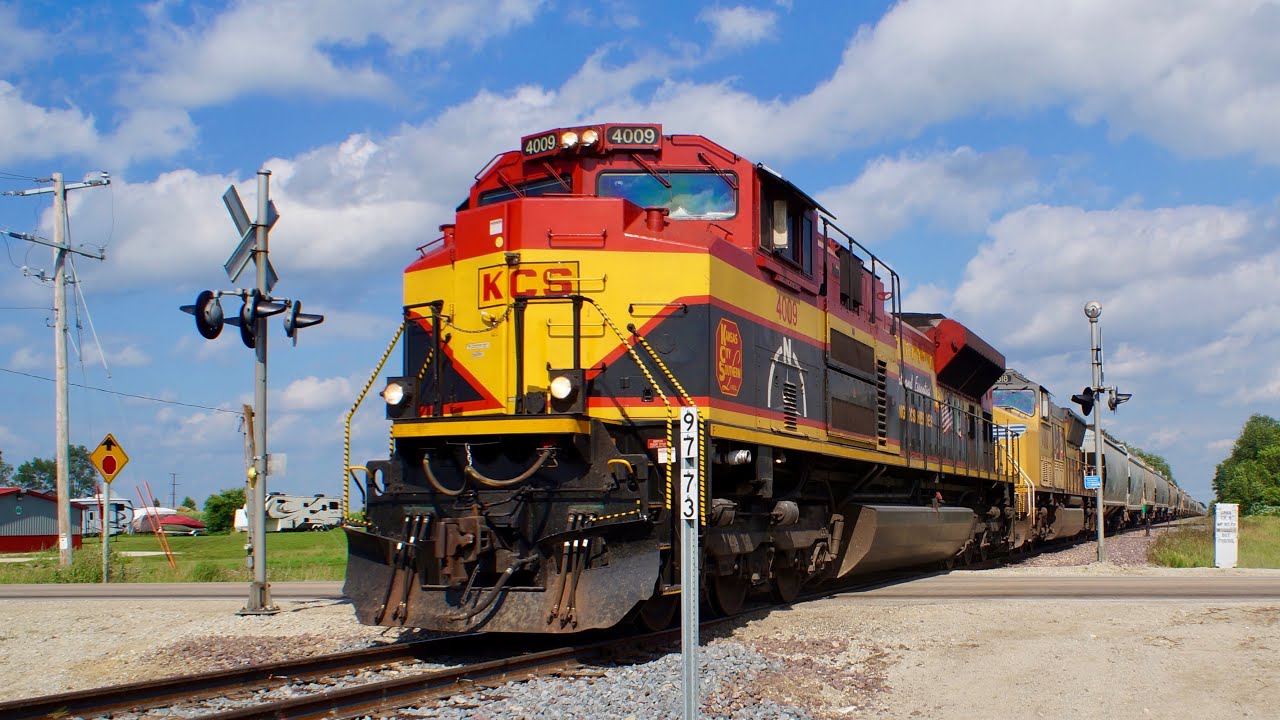 KCS 4006 "Saluting KCS Heros" on the UP Evansville Branch! - YouTube