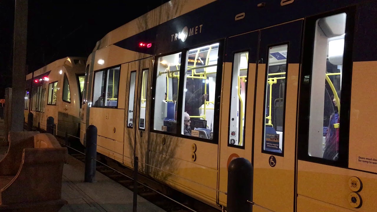 TriMet MAX Light Rail Blue Line to Hillsboro @ WIllow Creek 185th TC ...