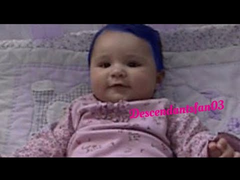 Baby Mal’s First Word Part 3: Descendants Texting Story - YouTube