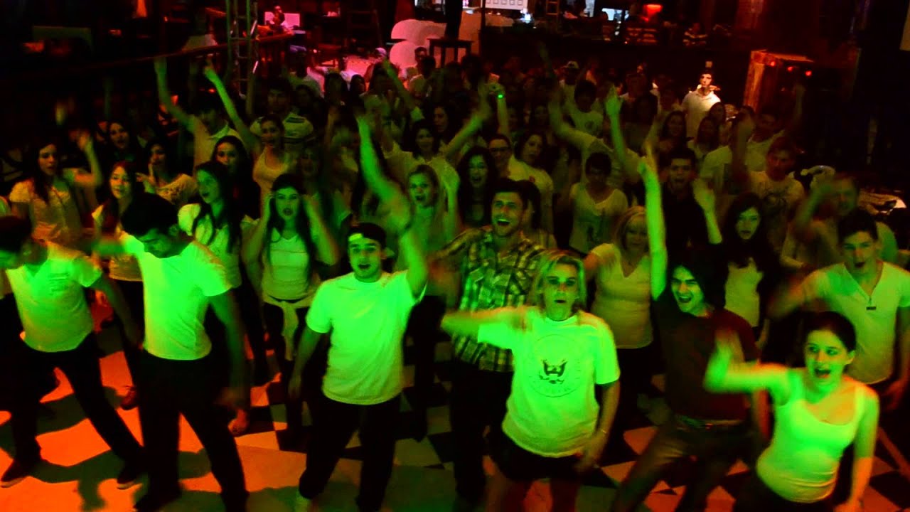 Flash Mob WR em Yankee Bar - Aulao de Teatro. - YouTube