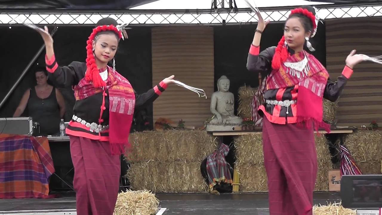 FON PHU THAI ฟ้อนภูไท Dance at the KaJinUK Thailand Cultural Festival ...