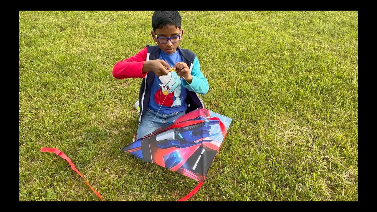 Flying My Transformer Kite on a Sunny Day - YouTube