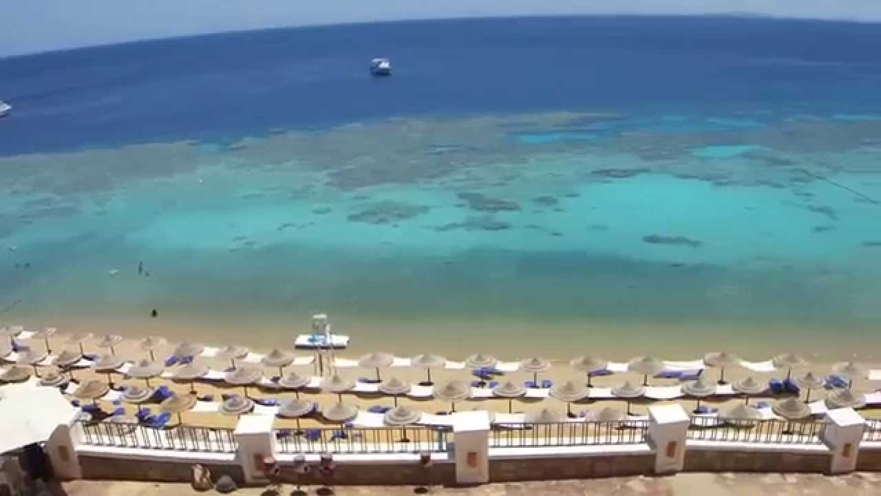 Plaża hotelu Fanara w Sharm El Sheikh, także Oasis i Faraana. Zatoka ...