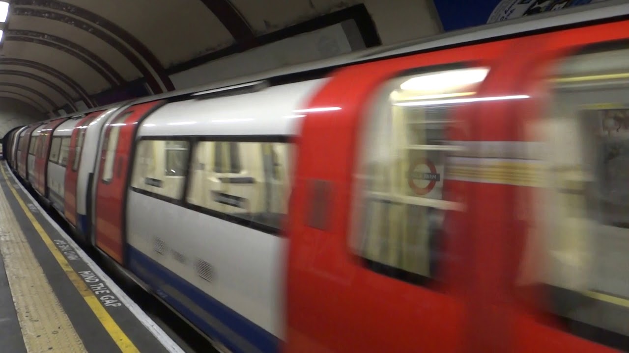 London Underground 1995 Stock - Arriving at Chalk Farm (Northern Line ...