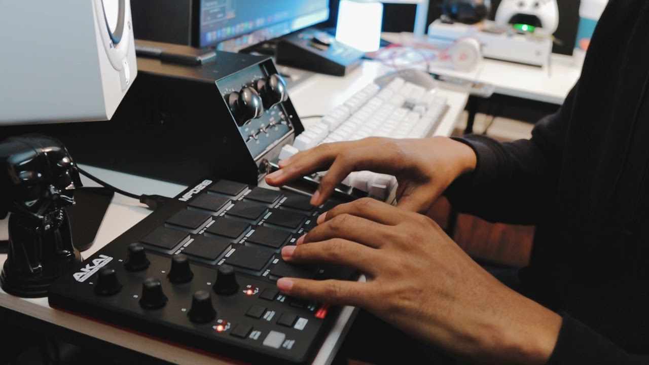 Akai Mpd218 beat making - YouTube