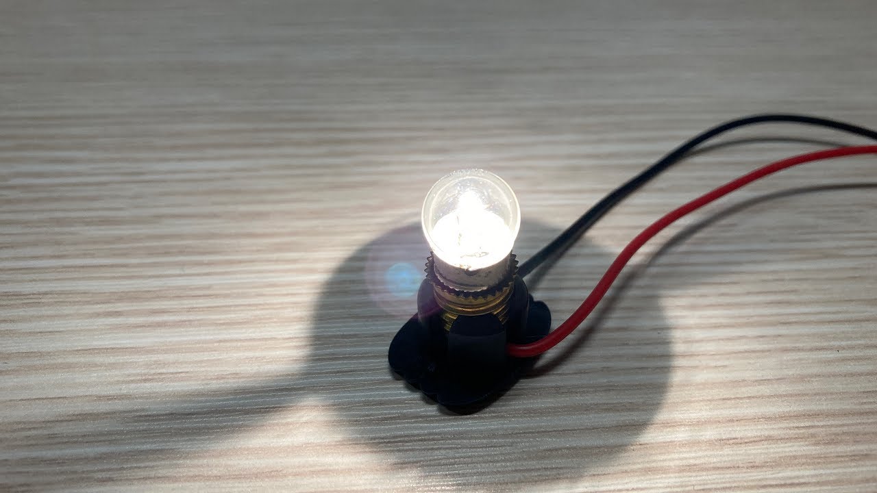 E9 2.4V clear spherical incandescent bulbs - YouTube