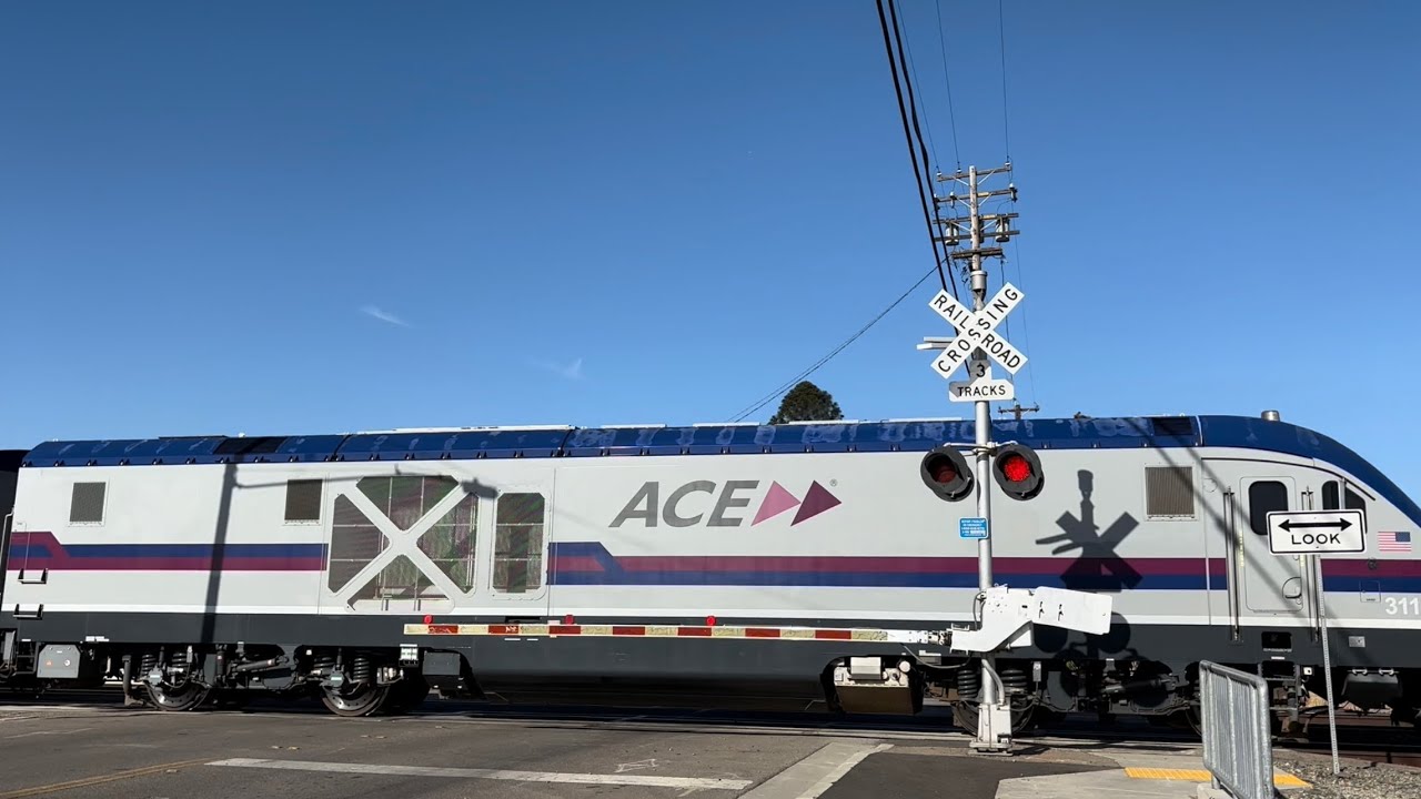 ACE 3303 Train #04 Out Of Service North - E. Lindsay Street Railroad ...