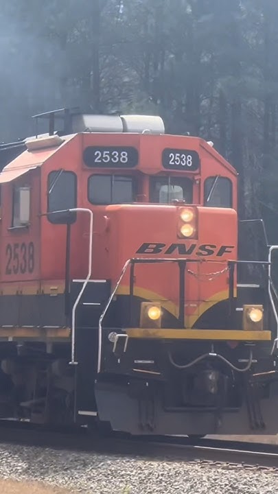 BNSF 2538 Ex-ATSF with a B40-8W! #train #bnsf #railfanning #railroad #unionpacificrailroad - YouTube