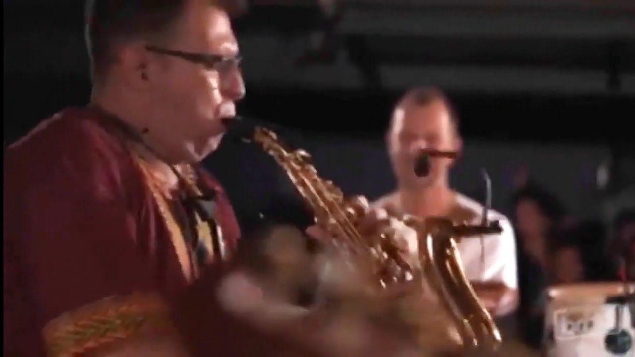 jackson delano (sax soprano) - roda de samba. - YouTube