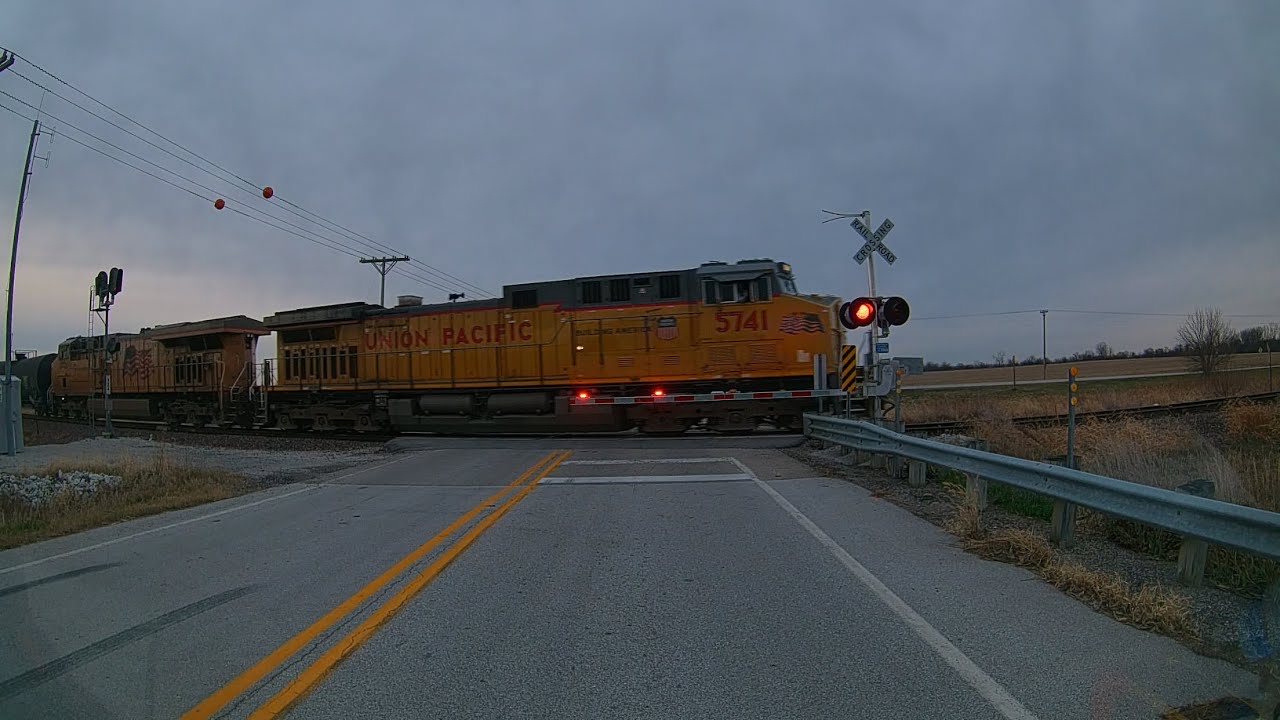 Southbound UP short train with 61 freight cars on the Spine Line in ...