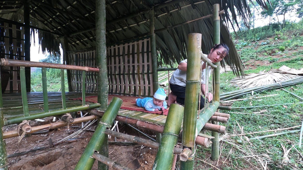Single Mother-built a warm bamboo house with her 4-month-old daughter ...