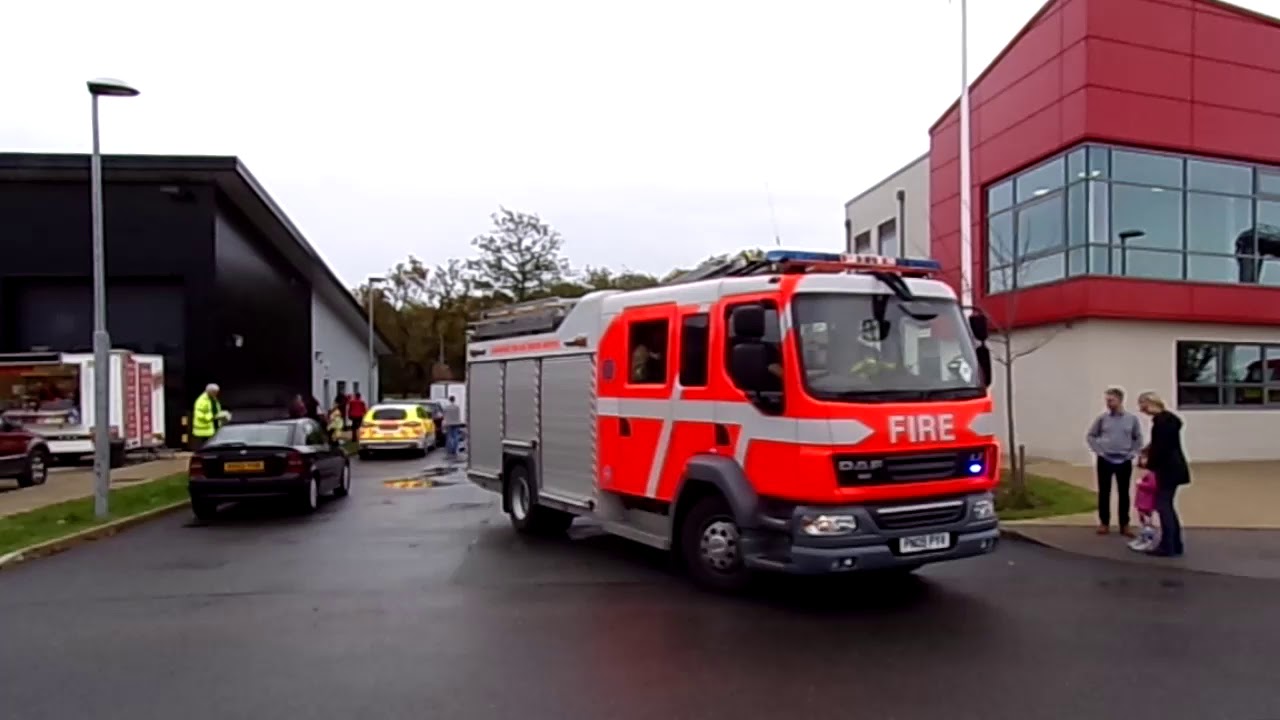 Lancashire Fire & Rescue Service DAF LF Pump responding. - YouTube