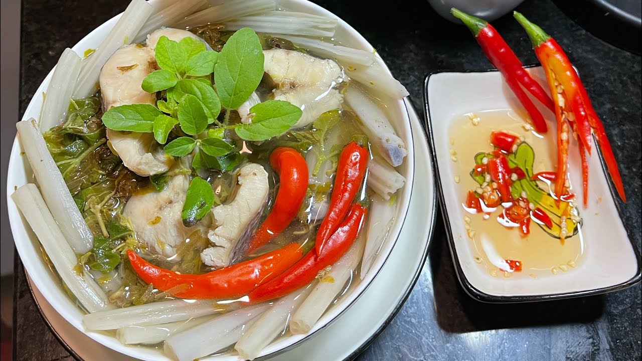 របៀបធ្វើសម្លរម្ជូរក្រអៅឈូកបែបងាយៗ - Lotus root sour soup - YouTube