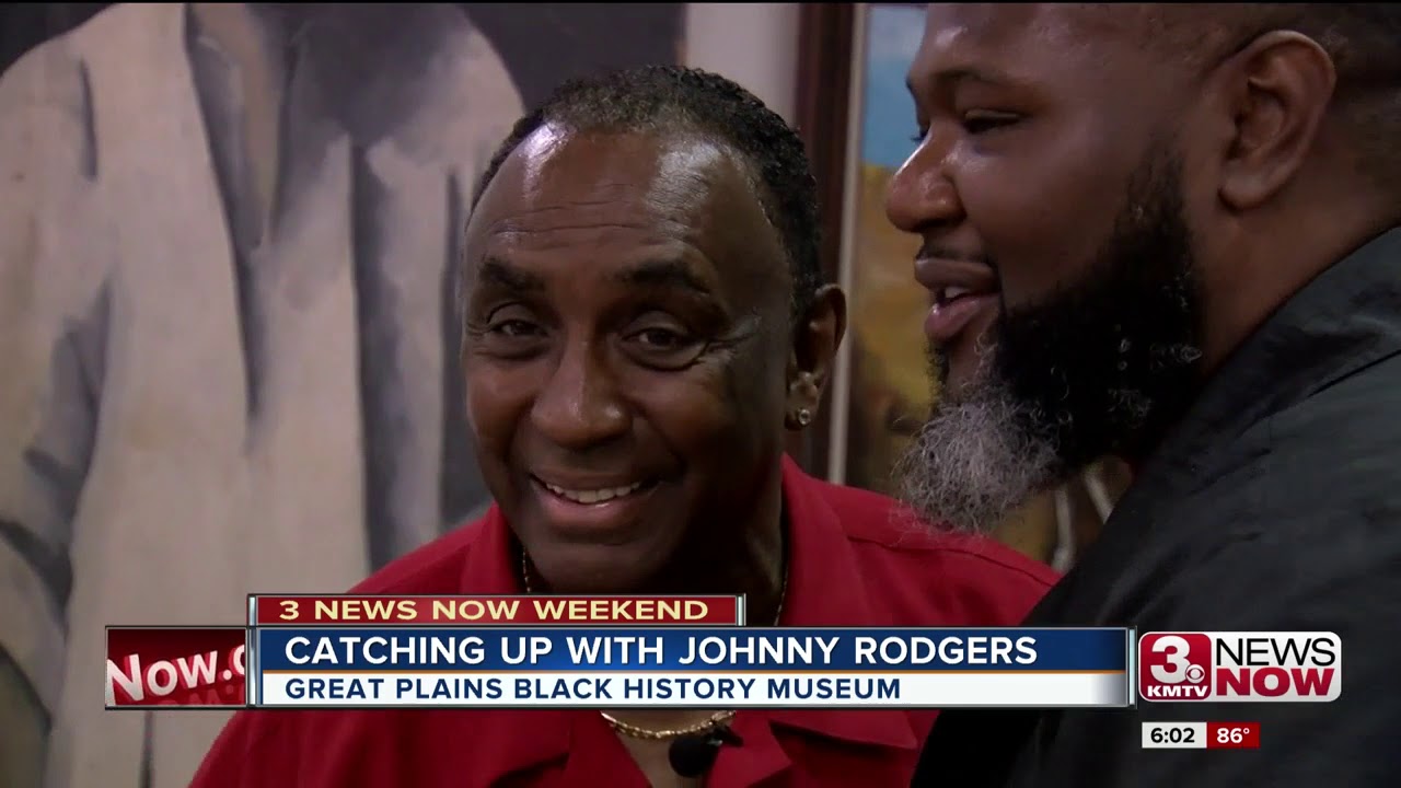 Johnny “The Jet” Rodgers signs autographs at black museum - YouTube
