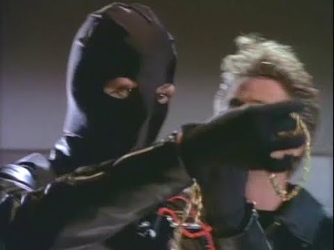Female, masked burglar VS male burglar - Round 1