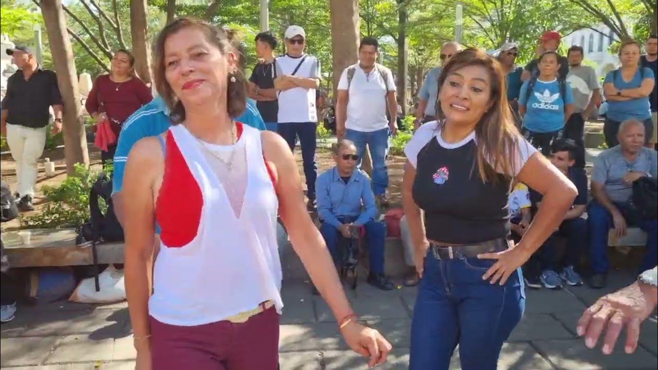 Berrios, Colocha y Marcelina, Bailan con ritmo y Sabor. - YouTube