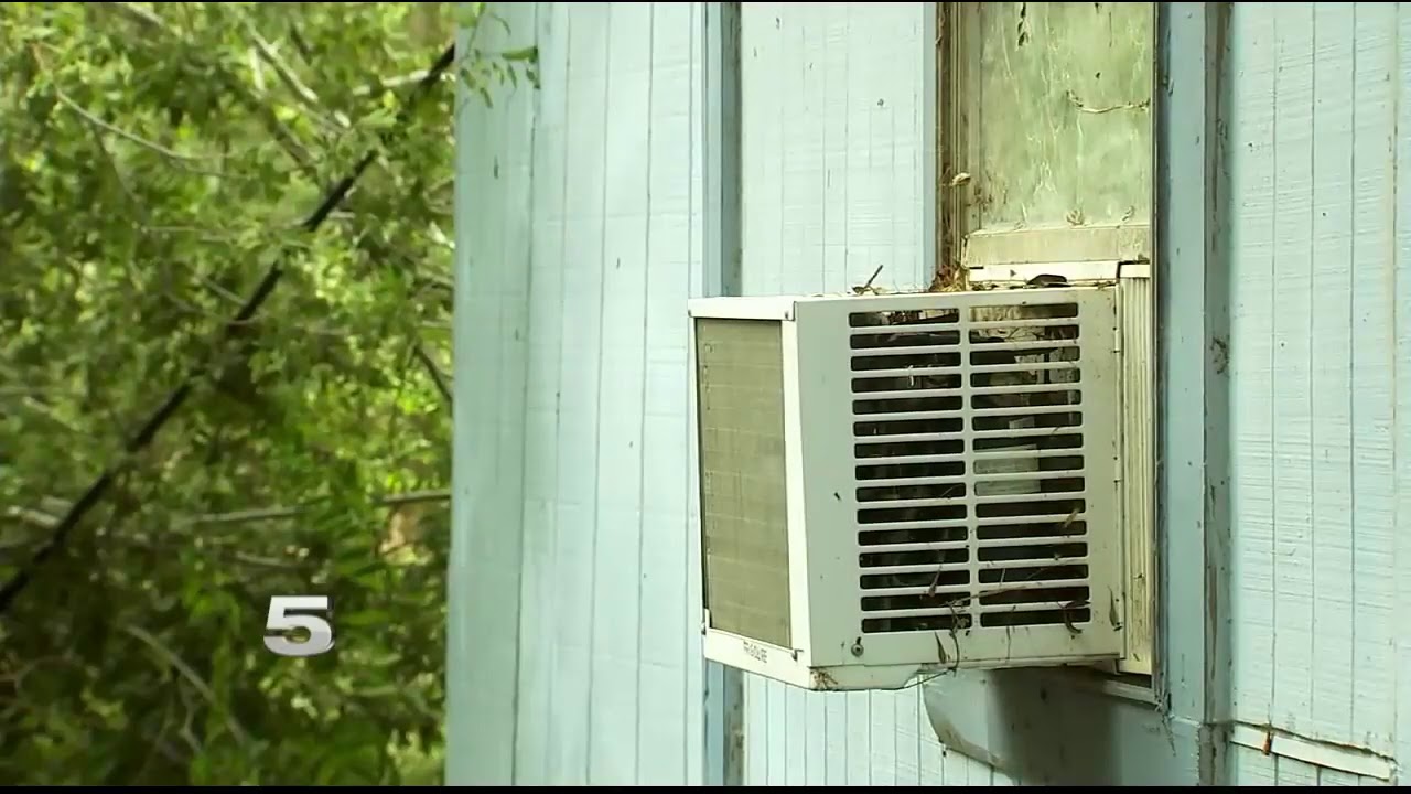 Fallen power lines pose dangers after electricity is restored - YouTube