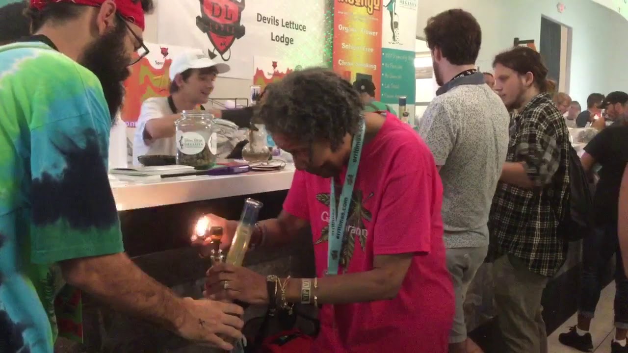 Taking a bong rip at the Errl Cup Phoenix Arizona - YouTube